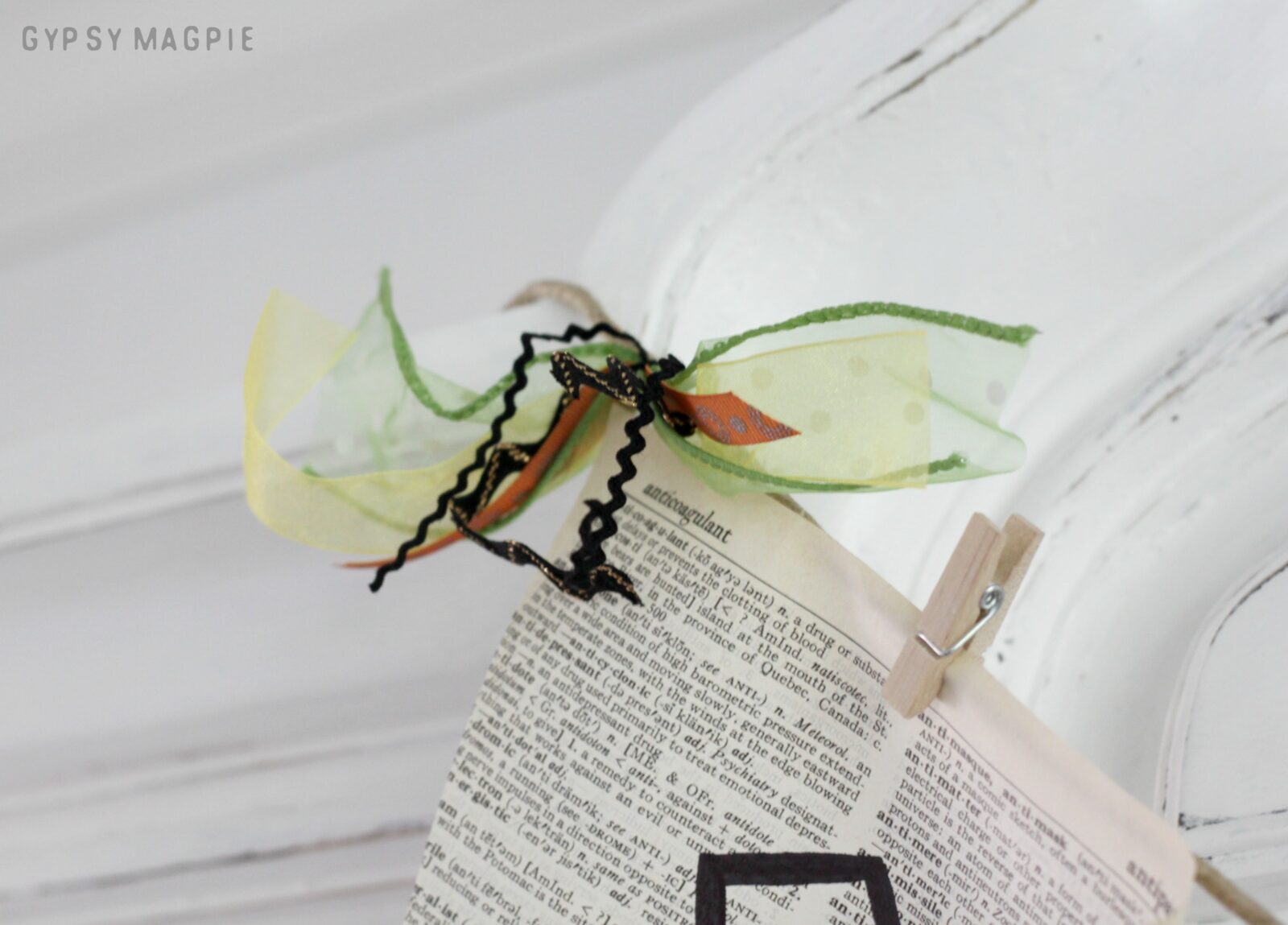 Simple Paper Pennant Banner DIY | Gypsy Magpie