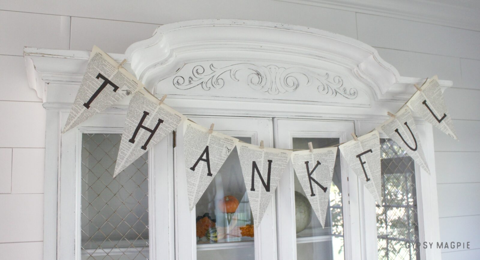 Simple Paper Pennant Banner DIY | Gypsy Magpie