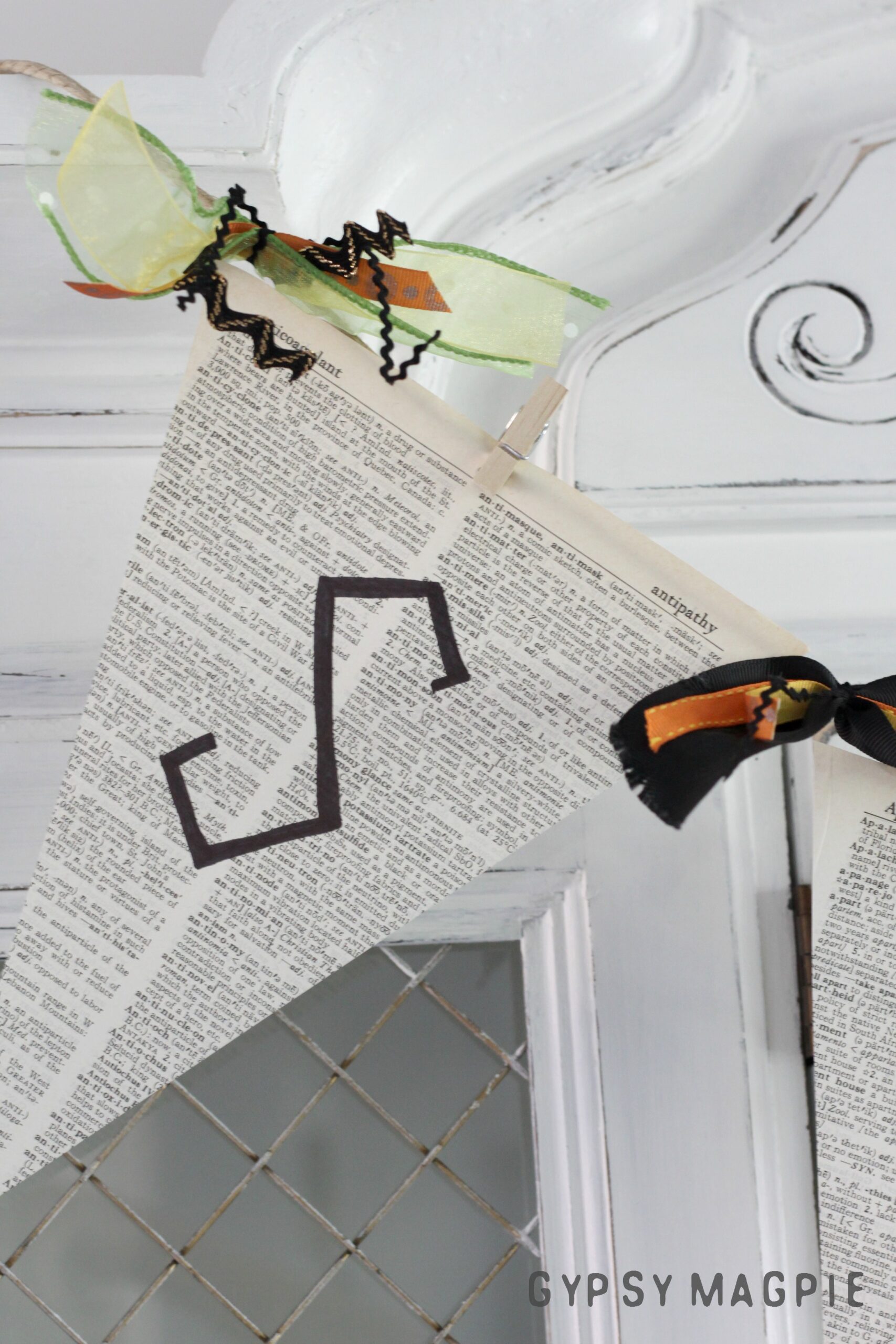 Simple Paper Pennant Banner DIY | Gypsy Magpie