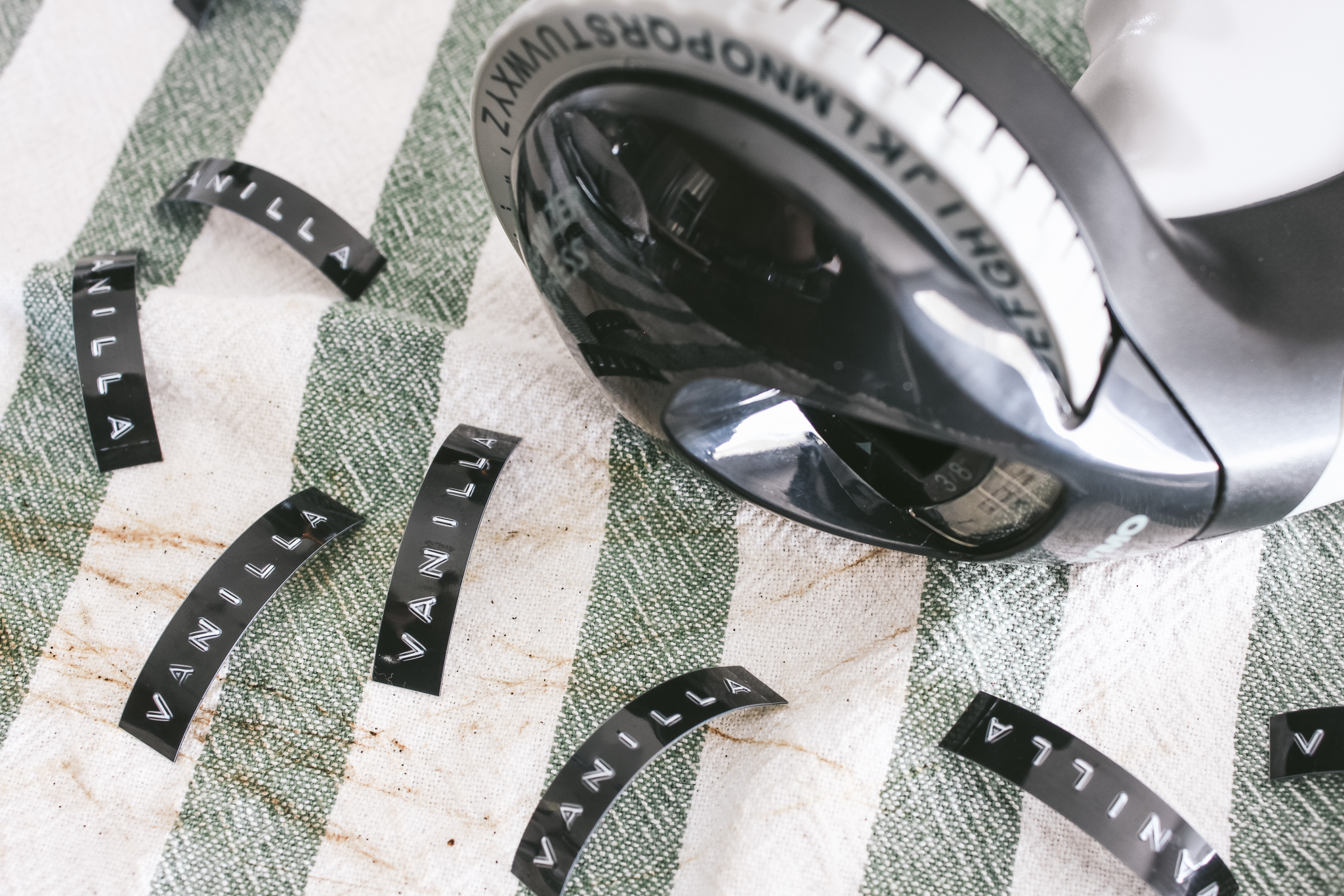 DIY Homemade Vanilla Extract | Gypsy Magpie