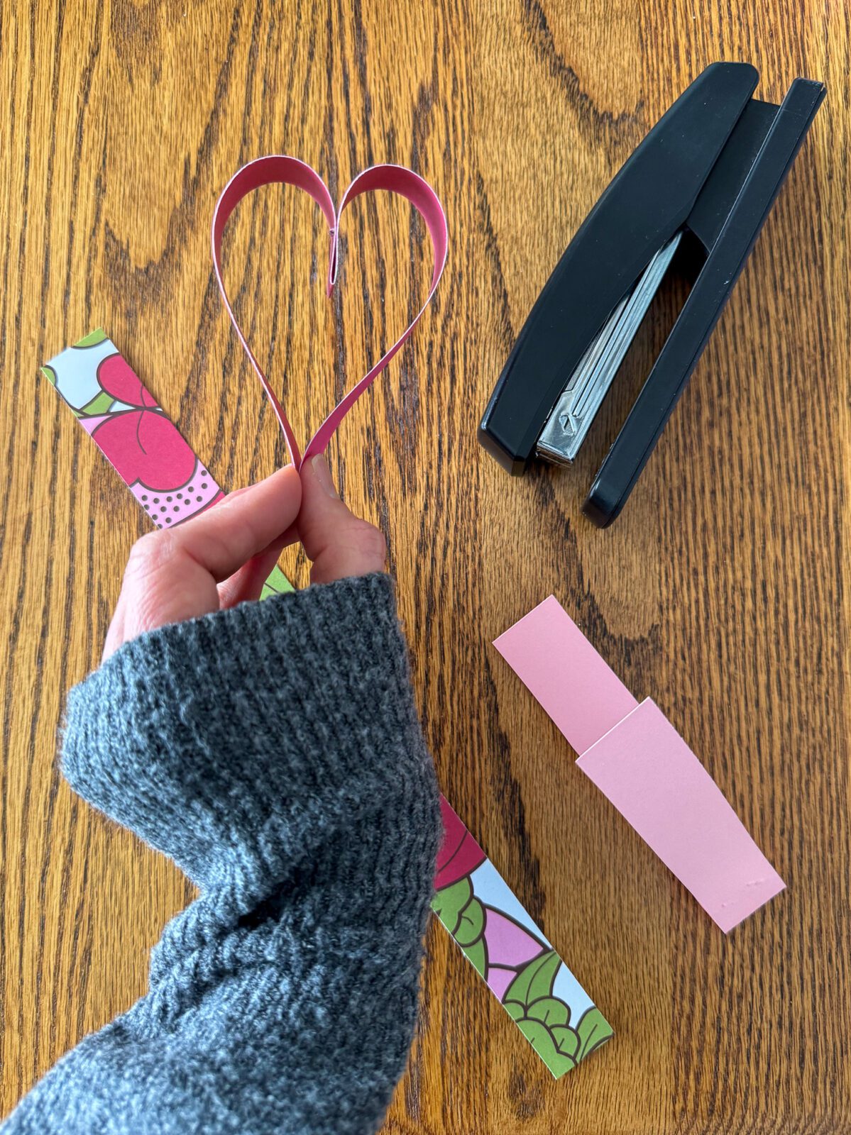 Simple & Sweet Paper Heart Valentine's Day Garland | Gypsy Magpie