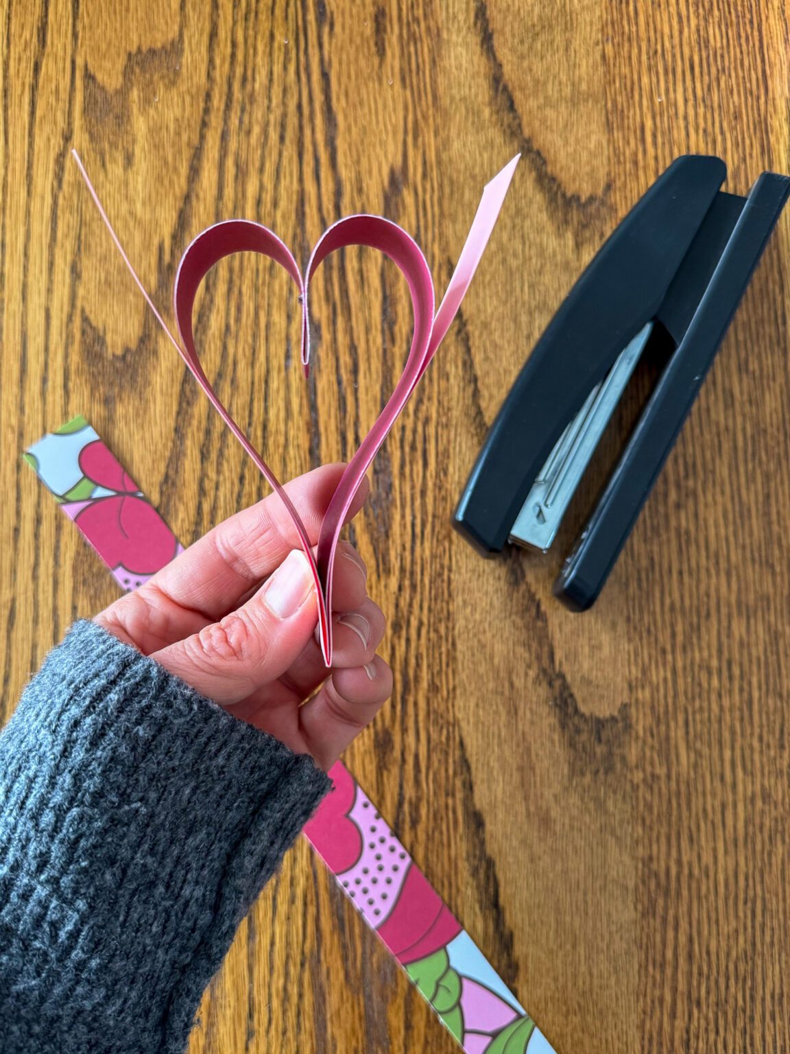 Simple & Sweet Paper Heart Valentine's Day Garland | Gypsy Magpie