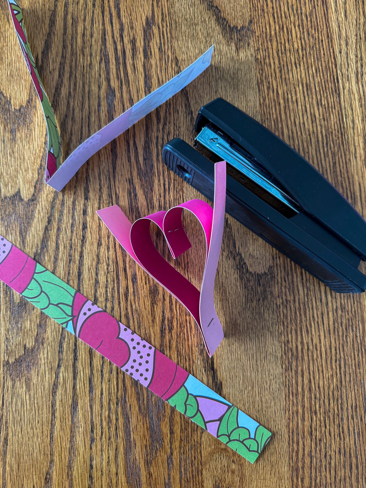 Simple & Sweet Paper Heart Valentine's Day Garland | Gypsy Magpie